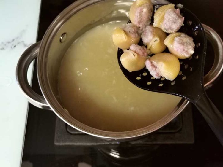 Sopa de galets, una receta navideña con tradición