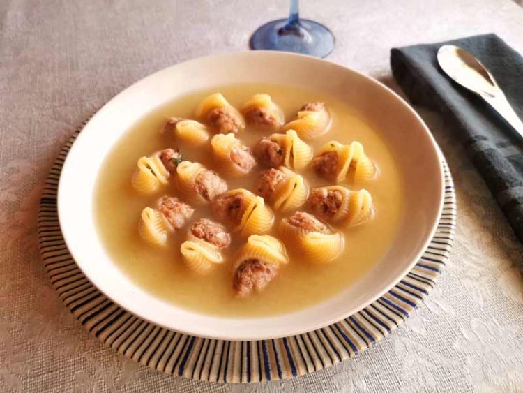 Sopa de galets, una receta navideña con tradición