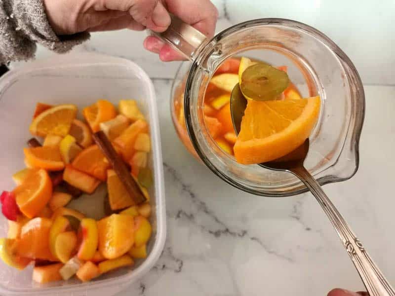 Cómo hacer Sangría de cava casera paso a paso.