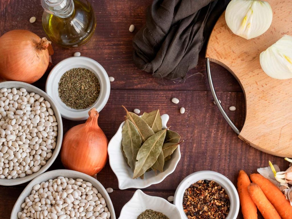 12 ingredientes que no pueden faltar en tu despensa
